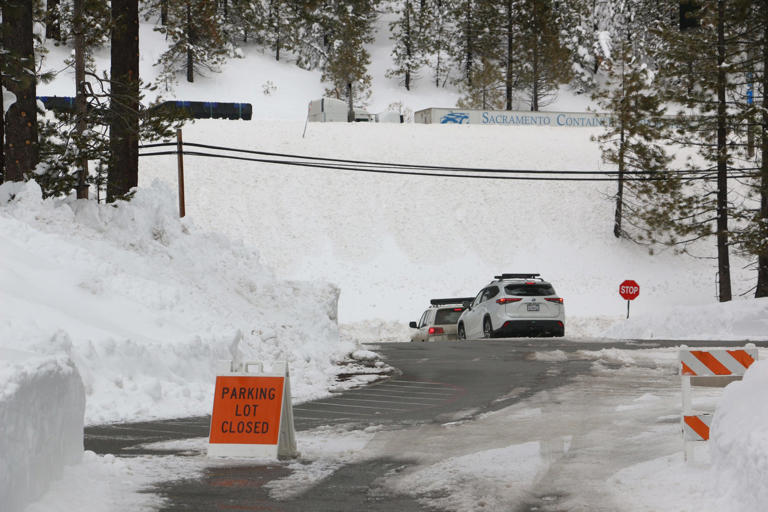 Ask the RGJ: What should I keep in my car in case I get stuck in snow?