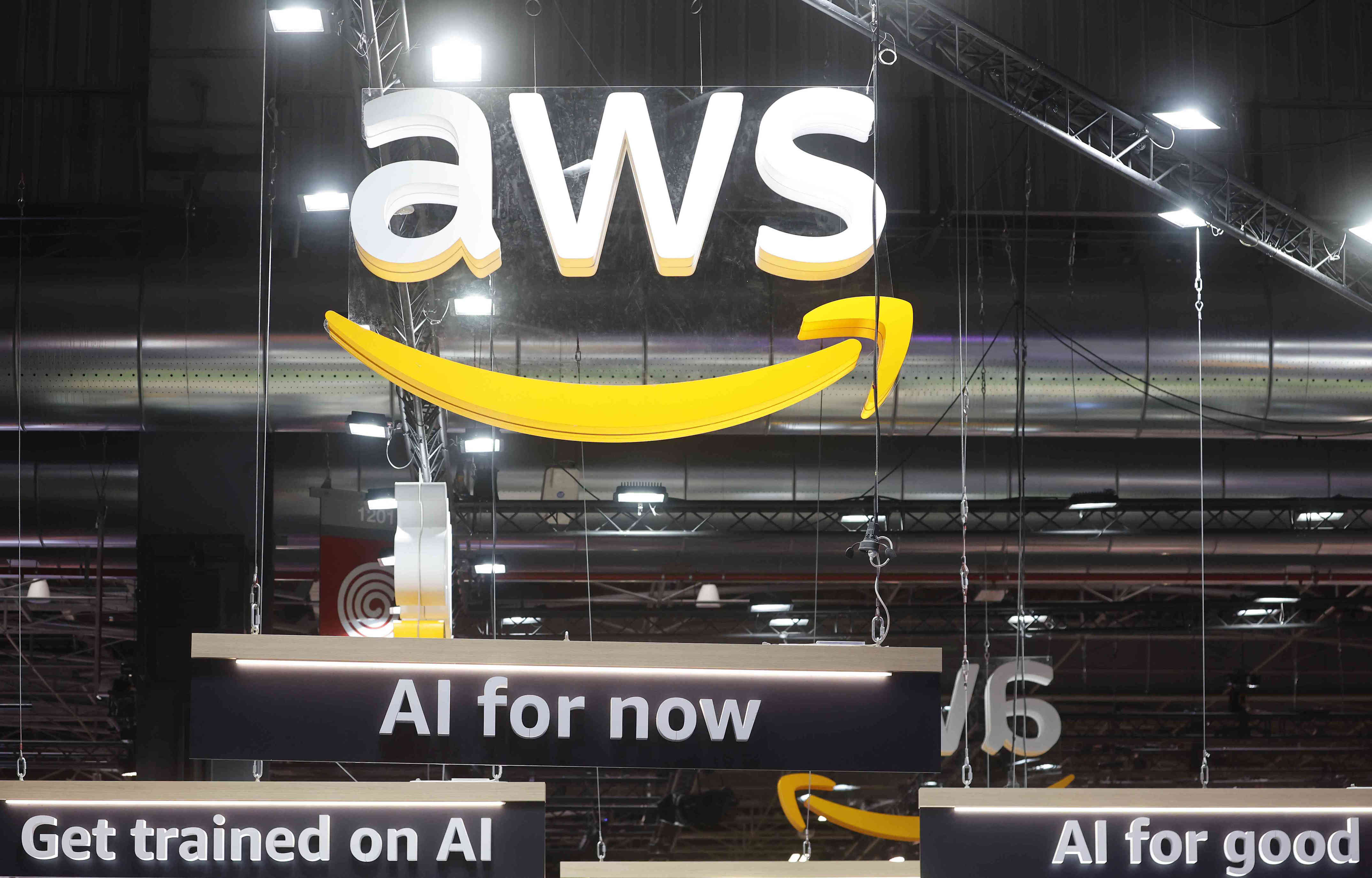 Amazon Unveils First Quantum Computing Chip, About a Week After Microsoft