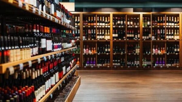 AP Liquor Prices: ఏపీలో త్వరలో పెరుగనున్న మద్యం ధరలు! దుకాణాలకు కమిషన్ల ...