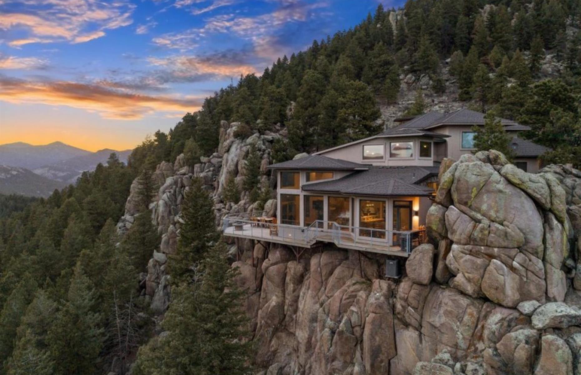 11 Remote Homes In America, Beyond That Are In The Middle Of Nowhere