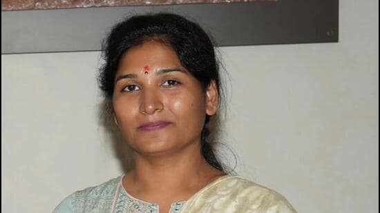 Court orders Dhananjay Munde to pay ₹2 lakh per month to first wife ...