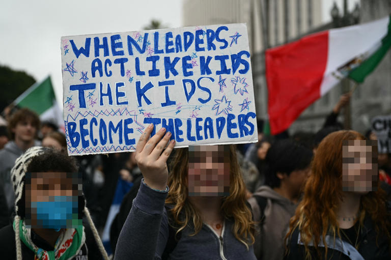 37 Powerful Photos From Yesterday's Anti-Trump Protests That Will Haunt ...