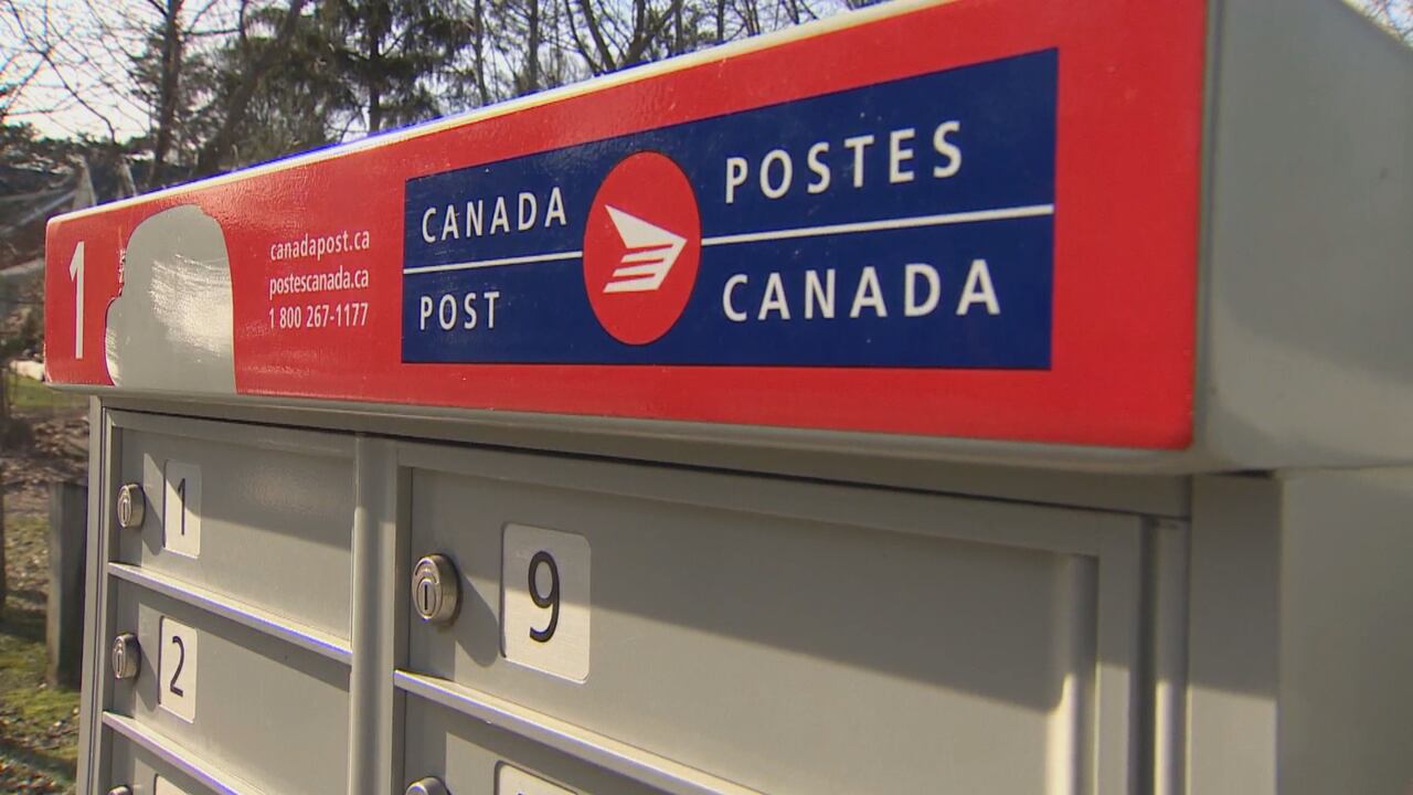 Canada Post lays off dozens of managers