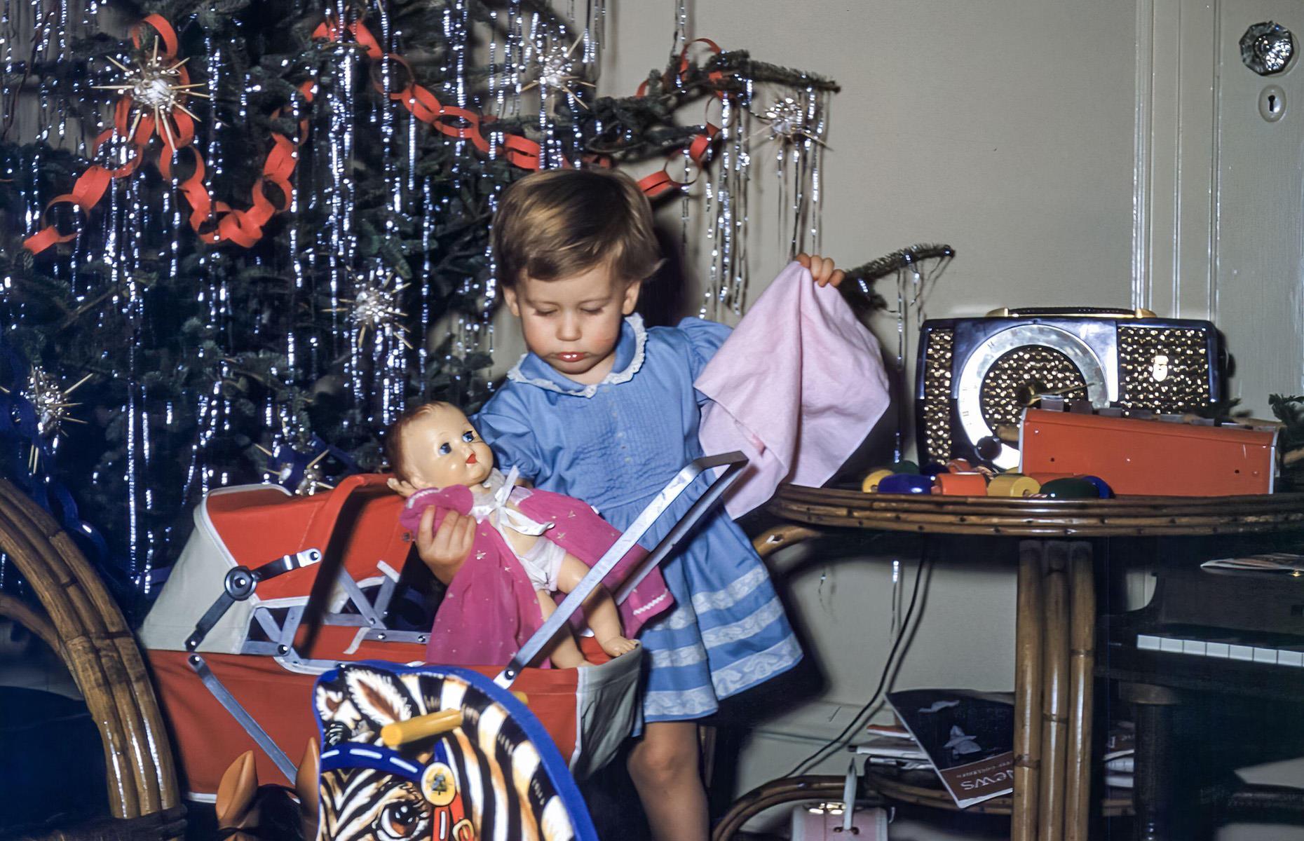 Incredible Archive Photos Reveal The REAL 1950s American Home