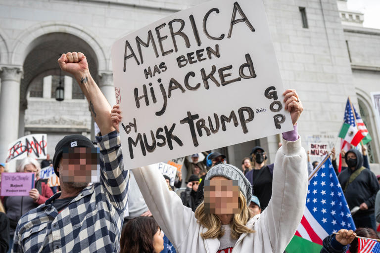 37 Powerful Photos From Yesterday's Anti-Trump Protests That Will Haunt ...