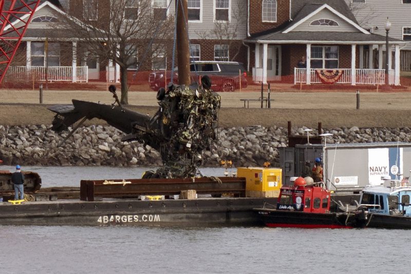 Lawmakers briefed by investigators on DC plane crash