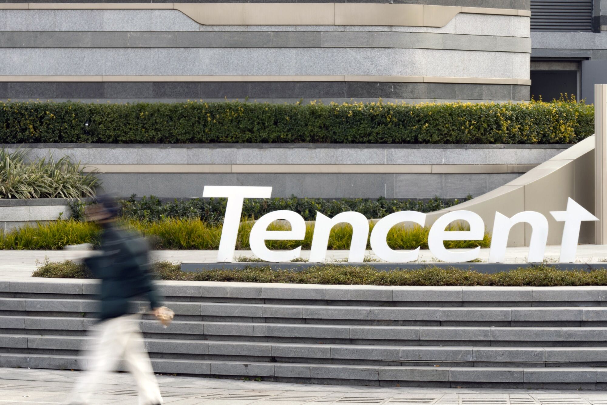 Tencent Shouldn’t Participate in Paramount Merger, Senator Says