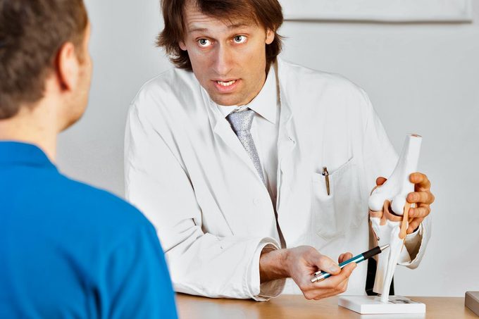 8 Causes for Pain Behind the Knee (And How to Treat It)