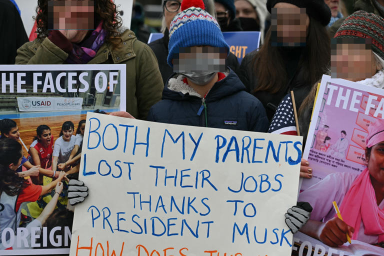 37 Powerful Photos From Yesterday's Anti-Trump Protests That Will Haunt ...