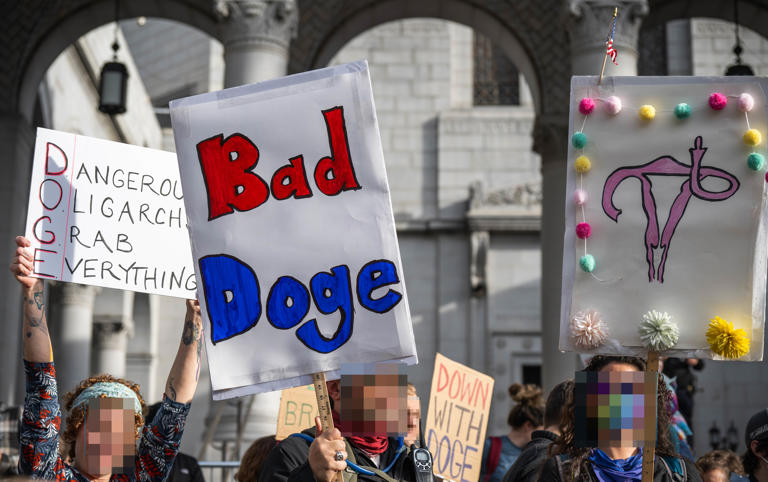 37 Powerful Photos From Yesterday's Anti-Trump Protests That Will Haunt ...