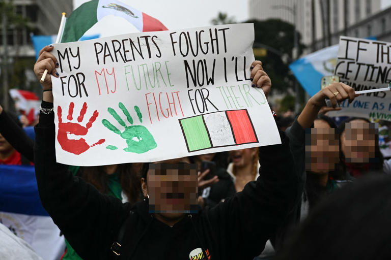 37 Powerful Photos From Yesterday's Anti-Trump Protests That Will Haunt ...