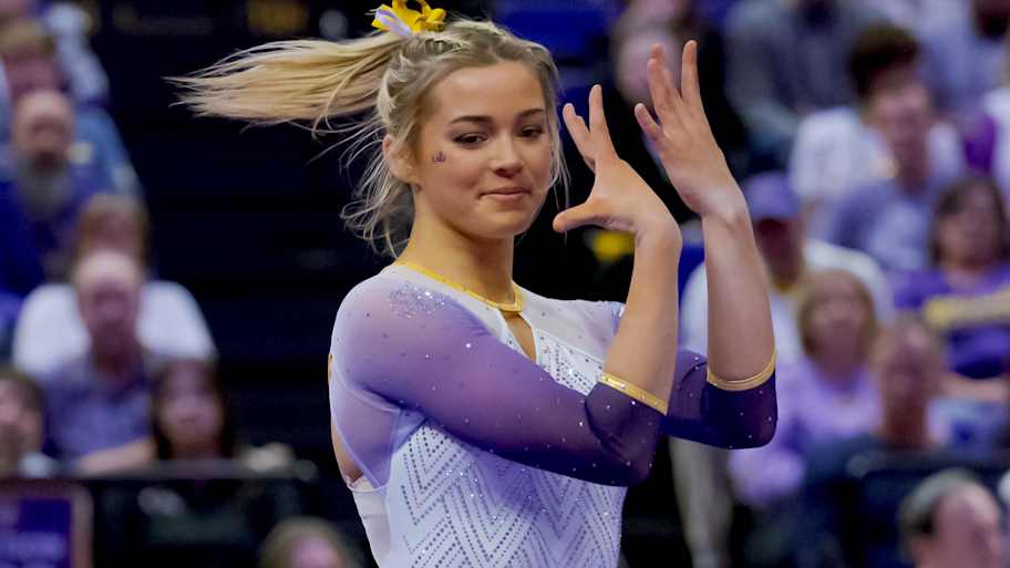 Livvy Dunne somehow slays LSU 5-hour bus ride fit in ab-flexing crop ...