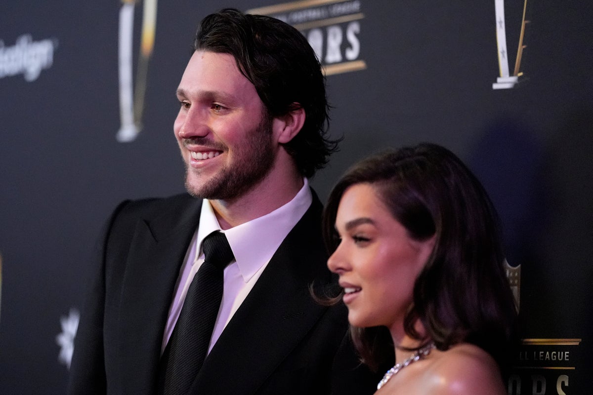 Buffalo Bills quarterback Josh Allen, actor Hailee Steinfeld walk red ...