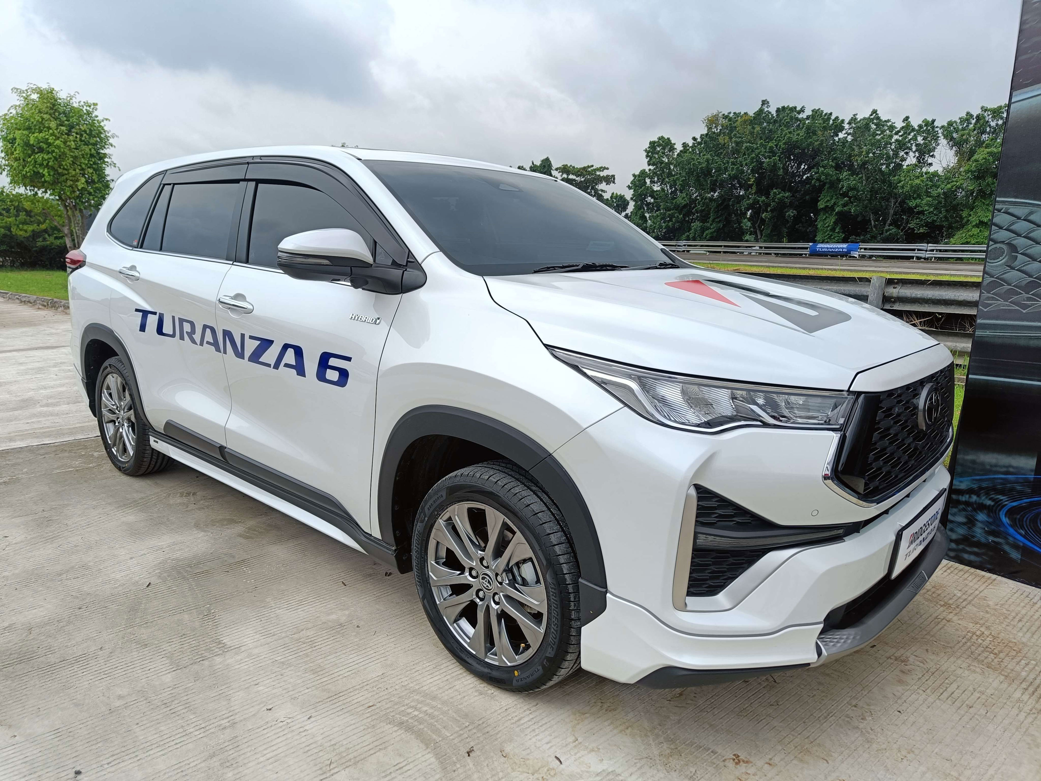 Jangan Anggap Remeh Ban Mobil Botak Sebelah, Ini Dampak Jika Dibiarkan