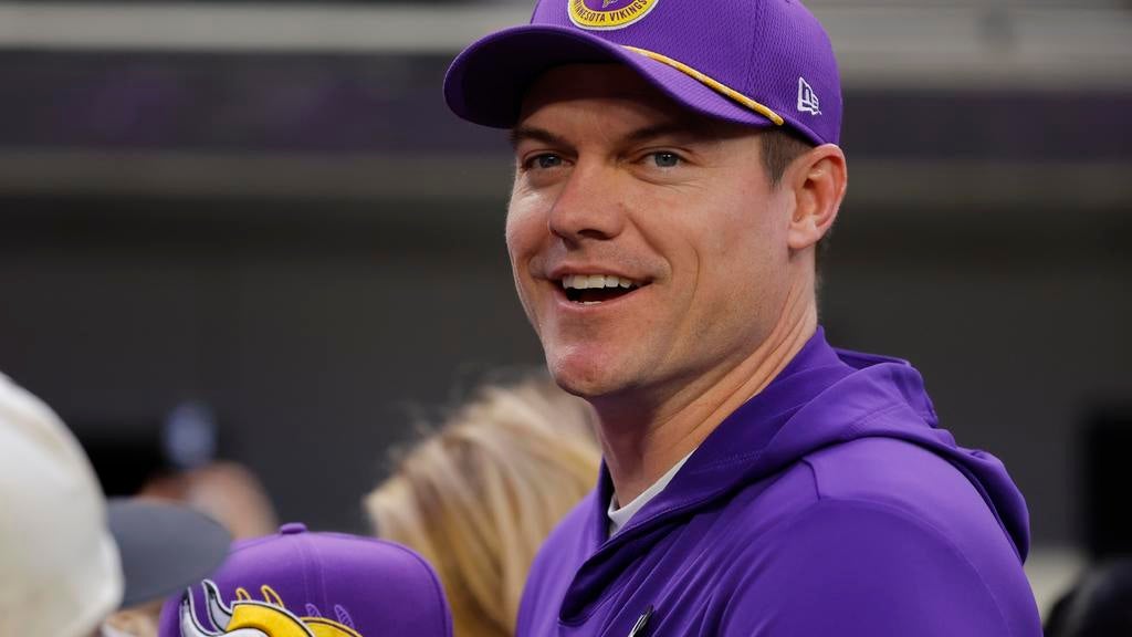 Vikings' Kevin O'Connell named AP Coach of the Year at NFL Honors