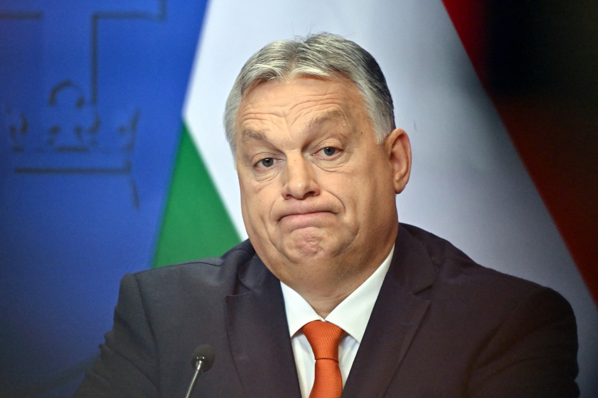 Jockey Ewing óta senki nem hagyott úgy lógva, mint most Orbán Viktor