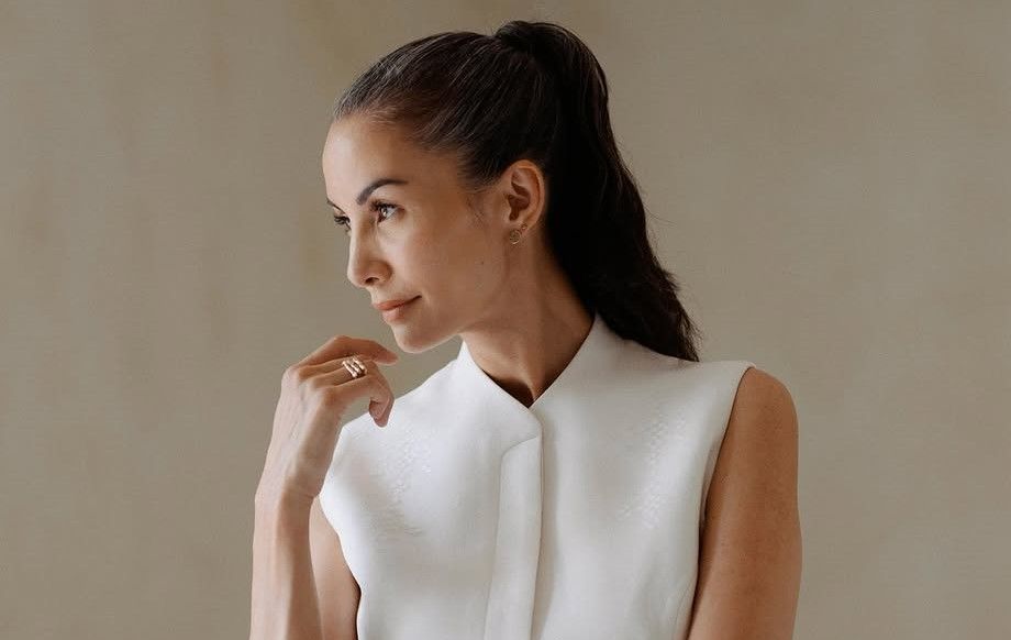 Potret Nadya Hutagalung Jadi Model Pembuka di Ajang Dubai Fashion Week ...