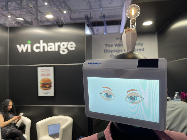 'Look, no wires'! This color E-Ink display is the first device I’ve ...