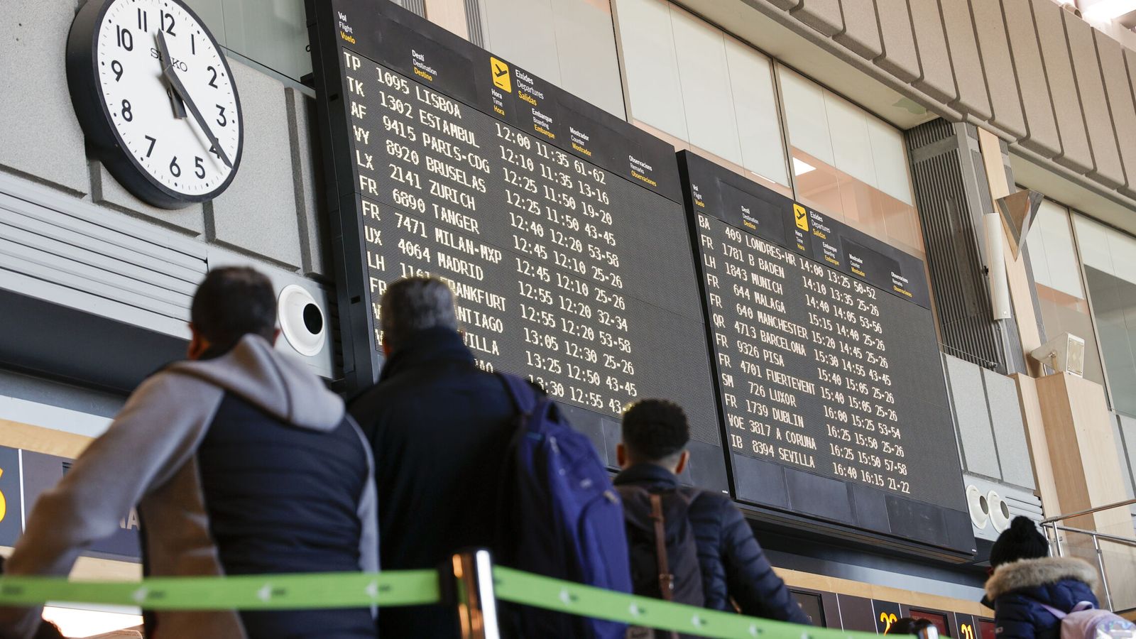 Detenidos dos británicos en el aeropuerto de Valencia con más de 33 ...
