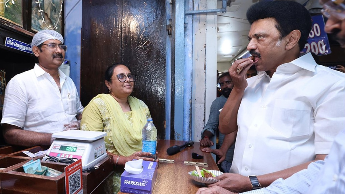 WATCH: Tamil Nadu CM Visits Iconic 'Iruttu Kadai' Halwa Shop During 2 ...