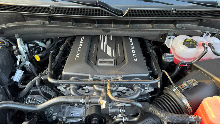 Best V8 SUVs | 2026 ratings | CarBuzz