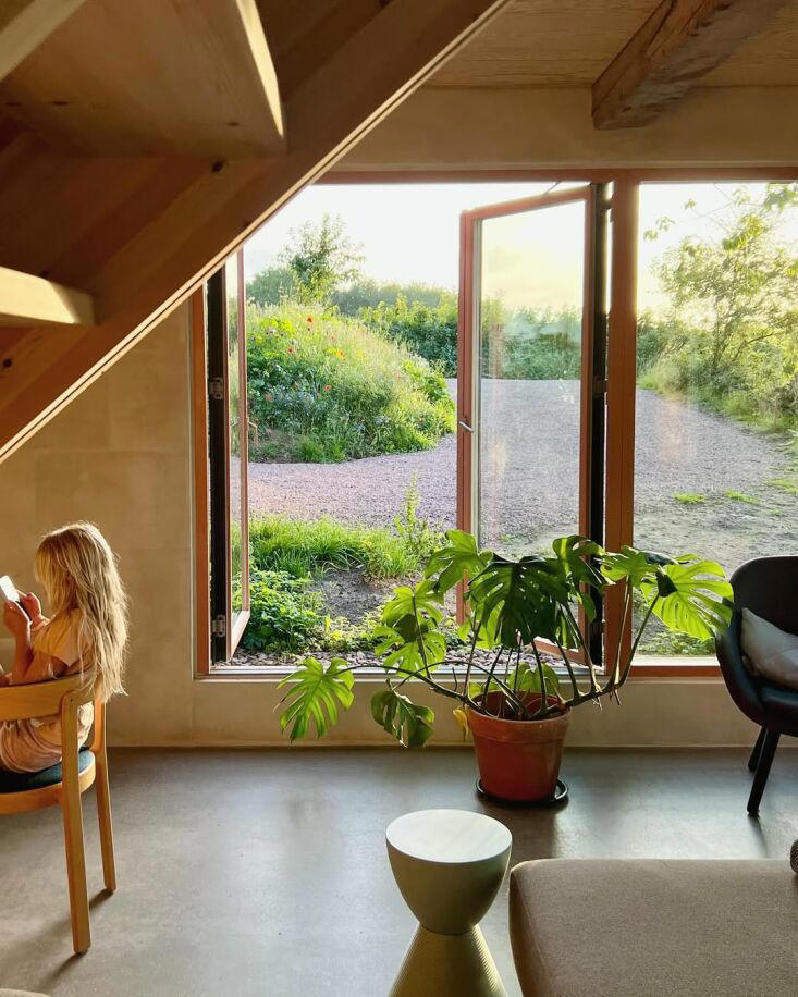 How Architects Remodel: A Design Couple Convert an Old Barn Into Their ...