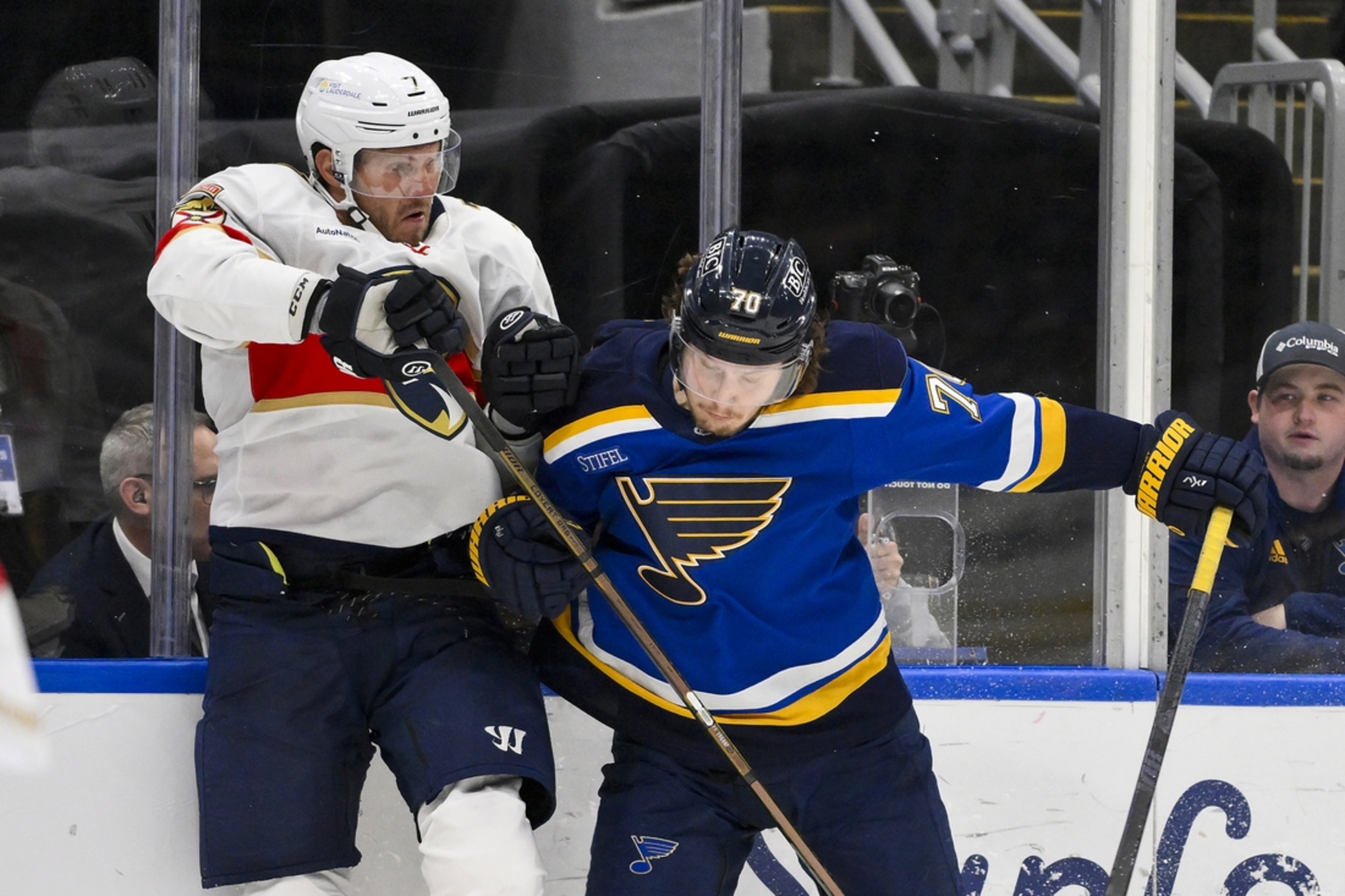 Matthew Tkachuk's goal in final seconds lifts Panthers over Blues