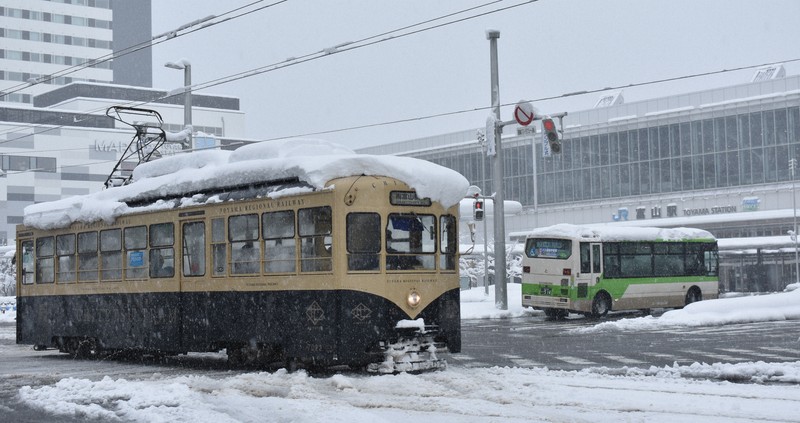 Heavy snow continues on Sea of Japan coast; weather agency warns of ...