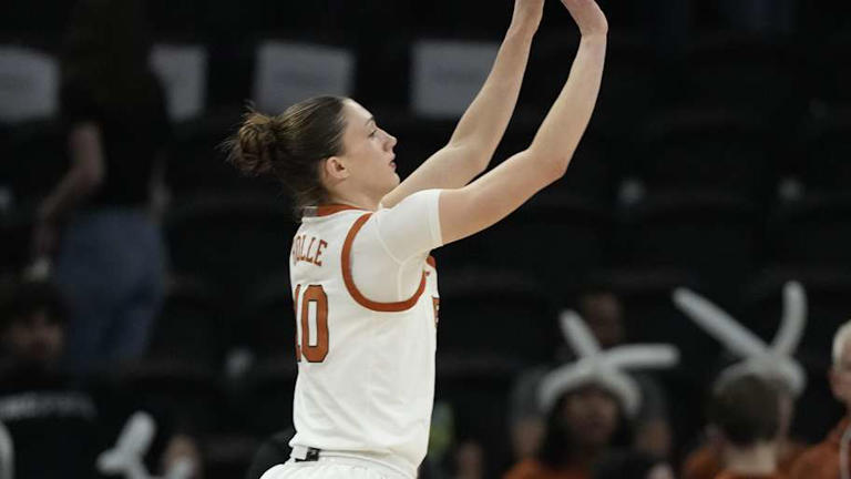 No. 4 Texas Longhorns' Senior Shay Holle Takes Over In Win Over No. 24 ...