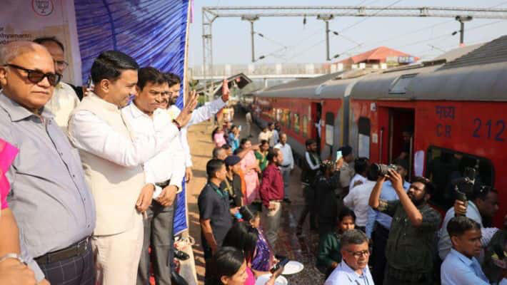 Goa CM flags off special train under Mukhyamantri Dev Darshan Yatra ...