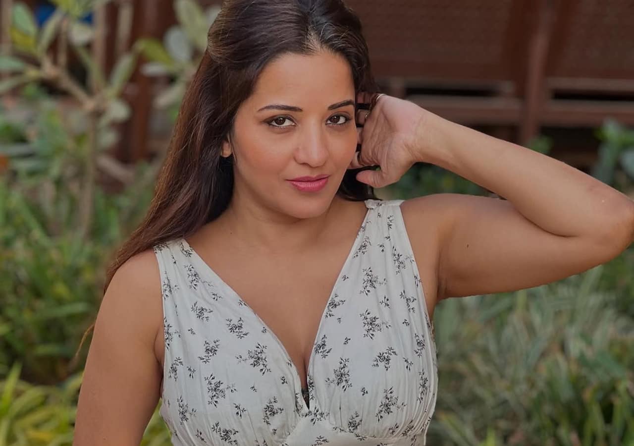 Monalisa ने छोटी सी ड्रेस पहन समंदर किनारे दिए कातिलाना पोज, 5वीं फोटो देख पानी पानी हो गए...