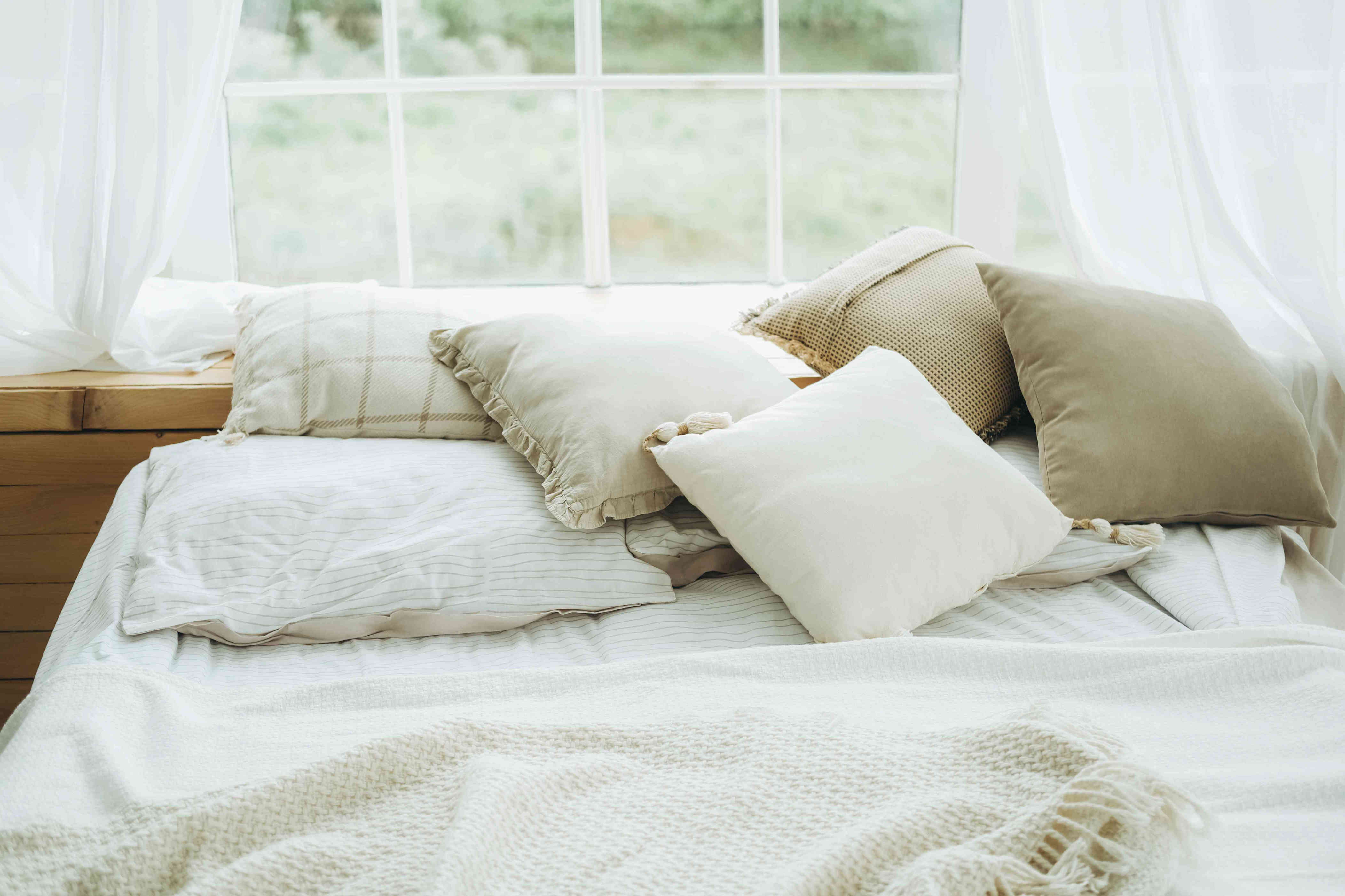 How to Properly Wash Your Pillows to Keep Them Fluffy and Fresh