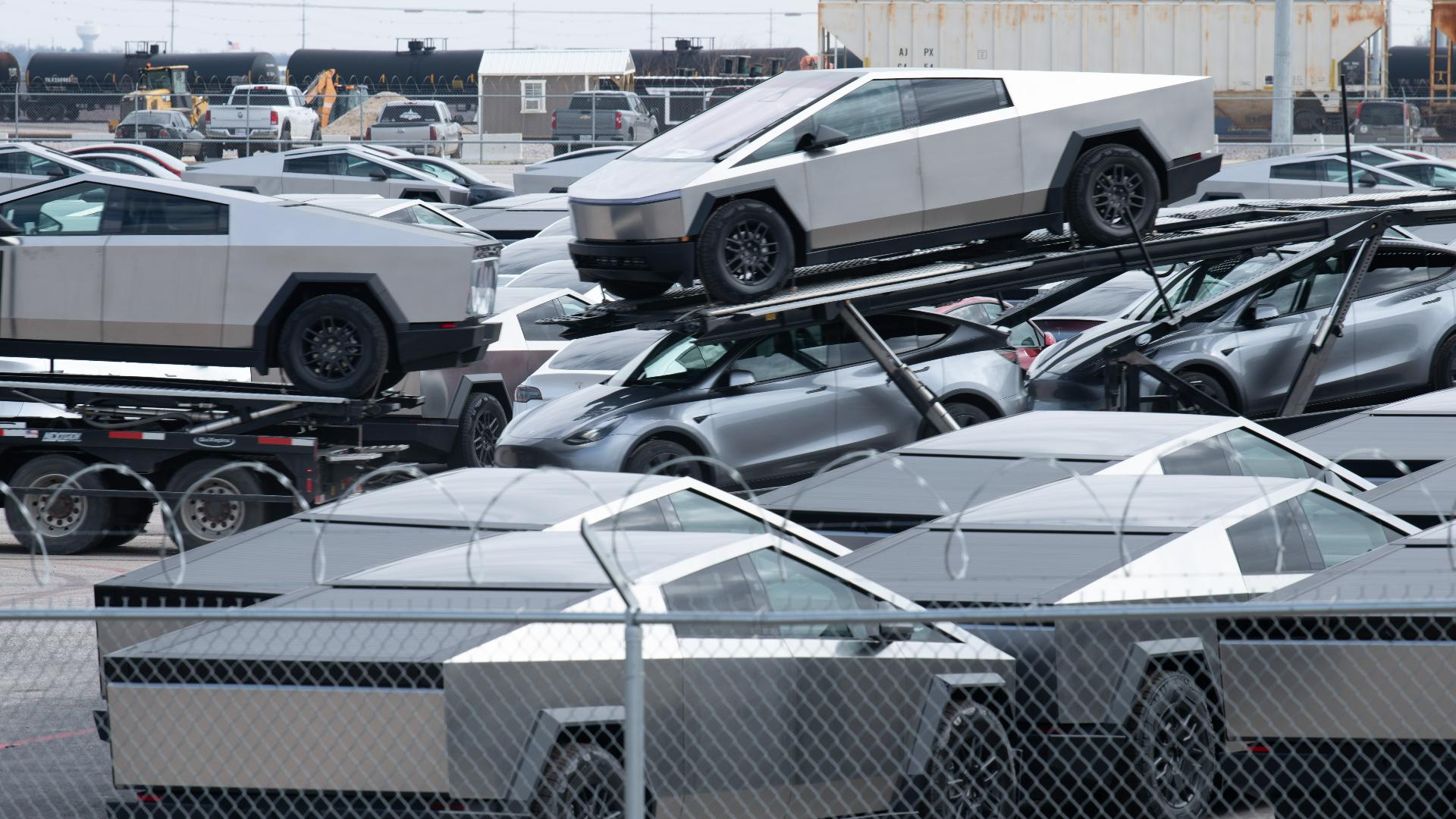 Report: Trump administration plans to purchase $400M worth of armored ...