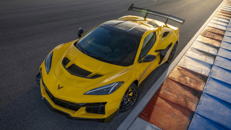 C8 Corvette ZR1 Flexes Its Highly Capable Track Muscles