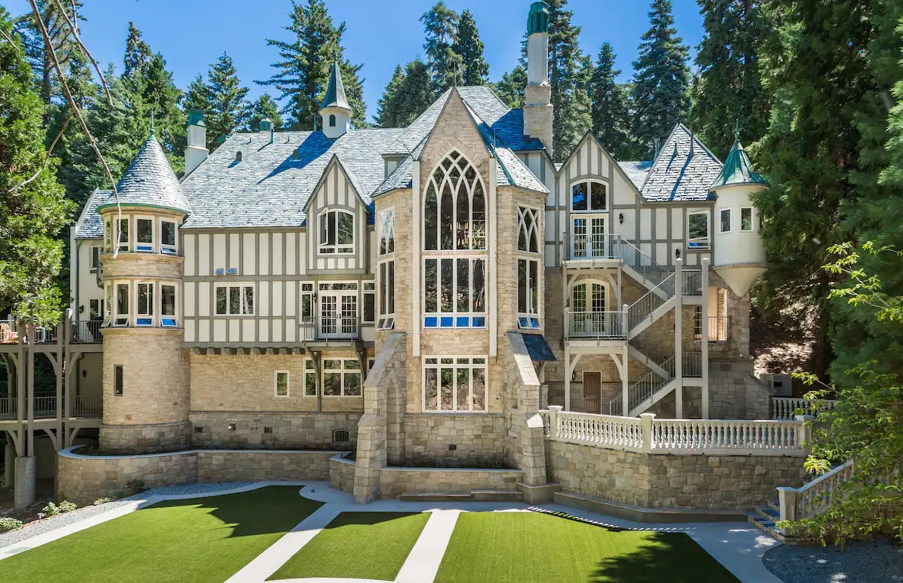 Step Inside These Breathtaking Fairy-Tale Castles In America You Can ...