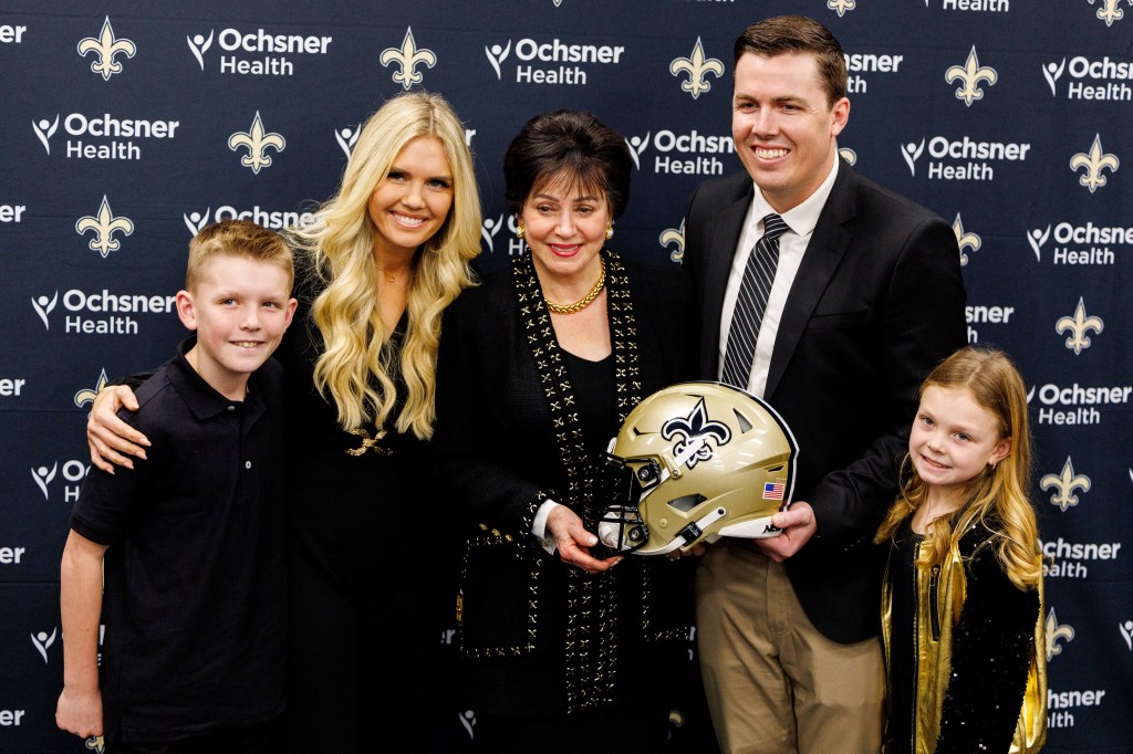 New Saints coach Kellen Moore’s telling comments with Derek Carr’s ...