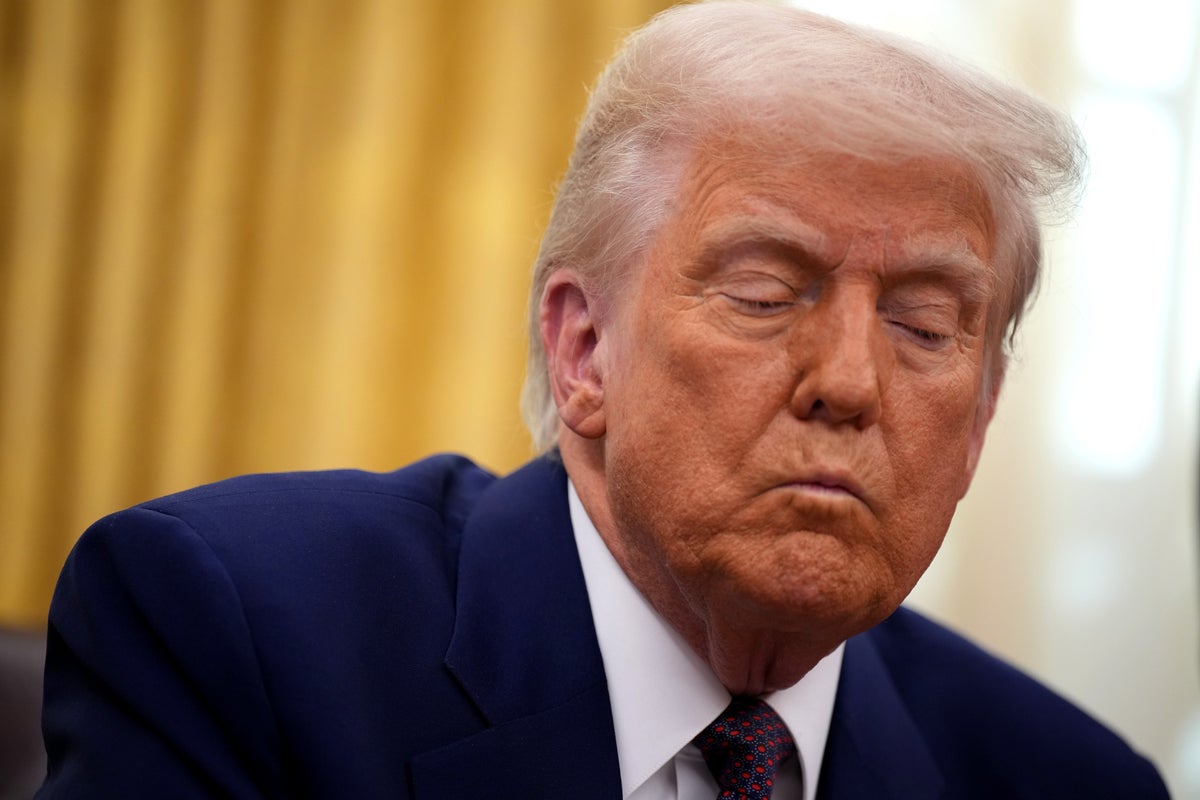 Trump says Russia should rejoin G7 after call with Putin