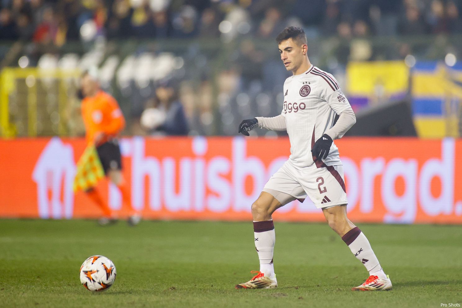 Rosa was beetje nerveus voor debuutwedstrijd: 'Ajax is een gigantische ...