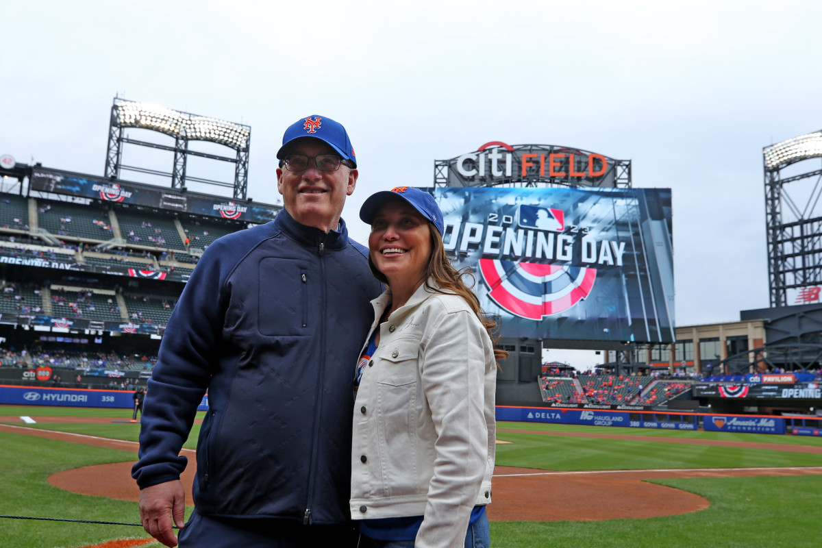 Mets Owner Sends Message After Phillies Game