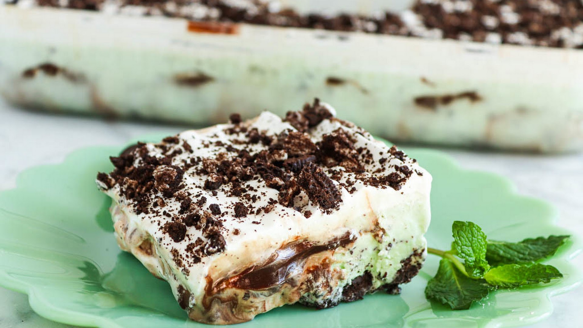 This Chocolate Cookie Mint Chocolate Chip Freeze Will Be A Crowd ...
