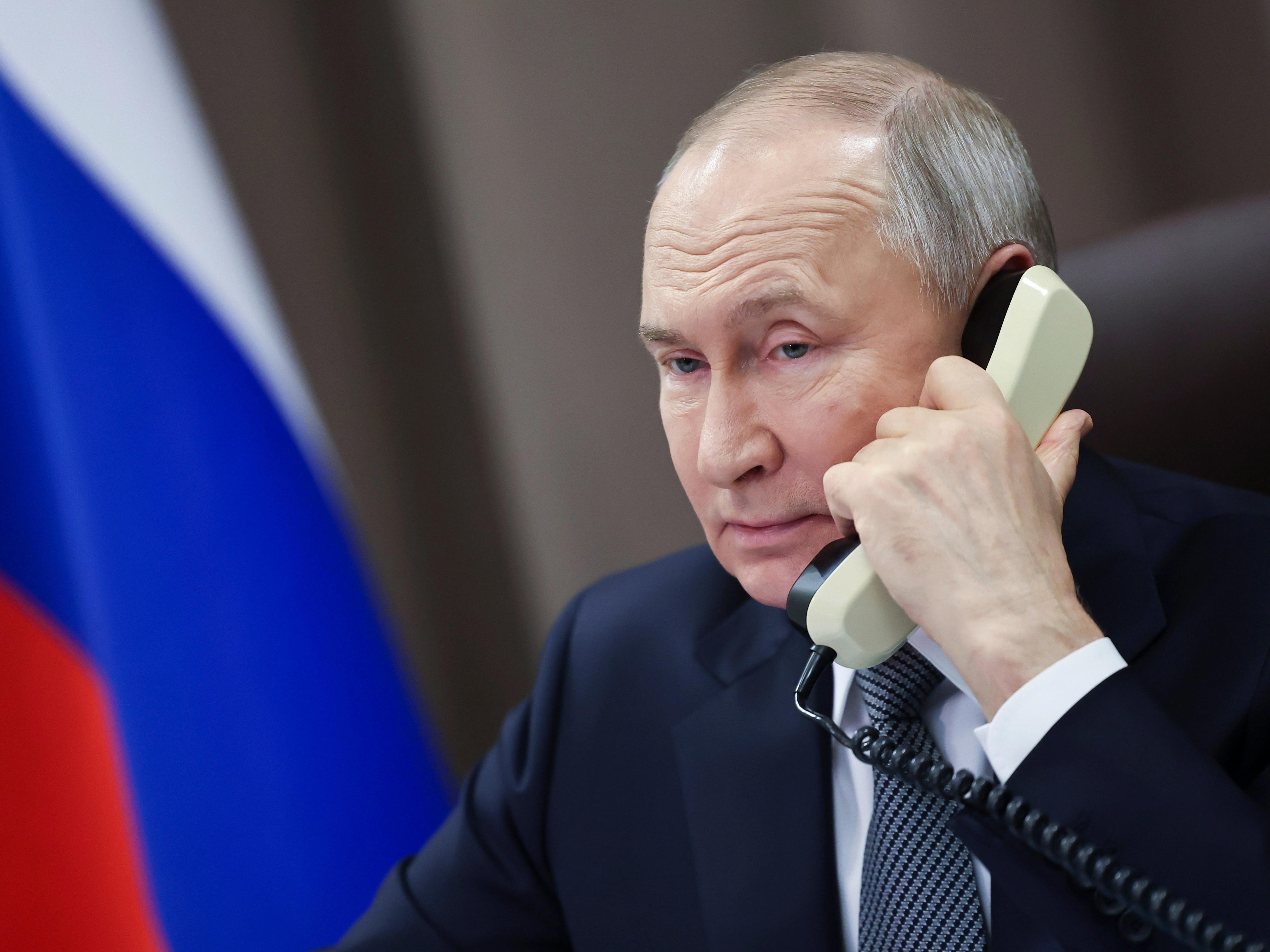 Russia's stock market had a fantastic day after Trump's cease-fire chat ...