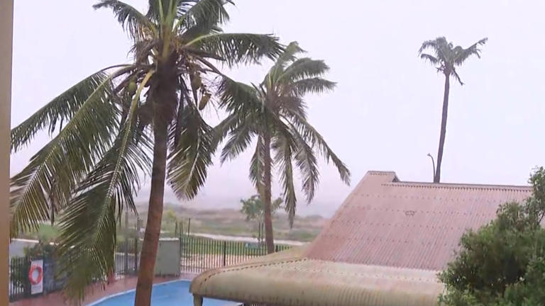 Cyclone Zelia 'still packing punch' as it weakens and moves inland