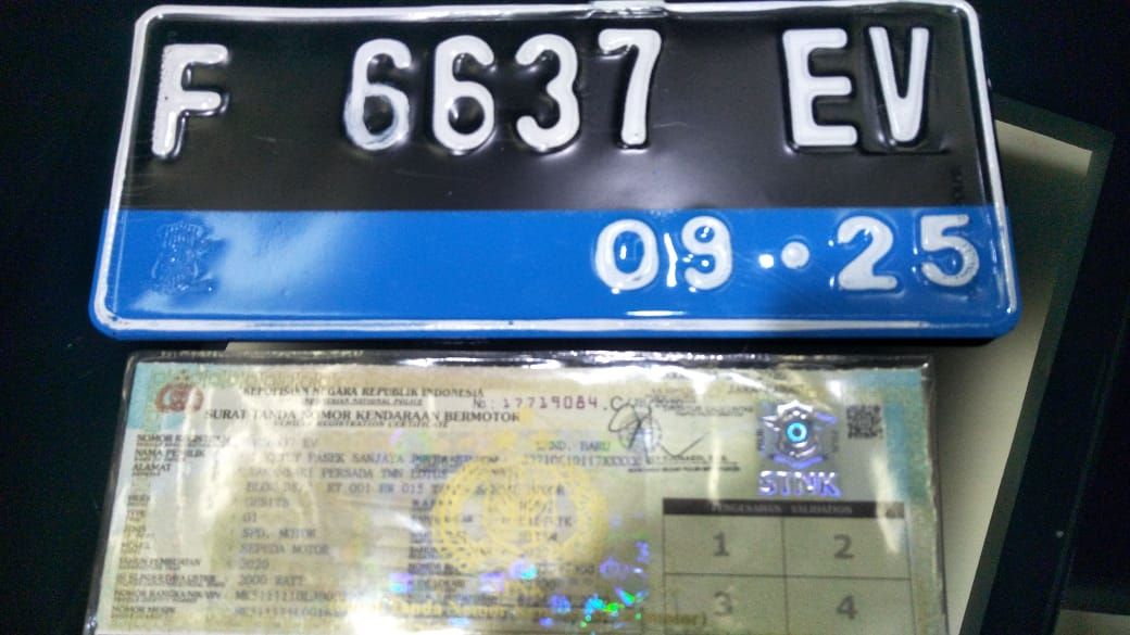 Perlu Tahu, Ada Lima Jenis Pelat Nomor Khusus Kendaraan Listrik, Ini ...