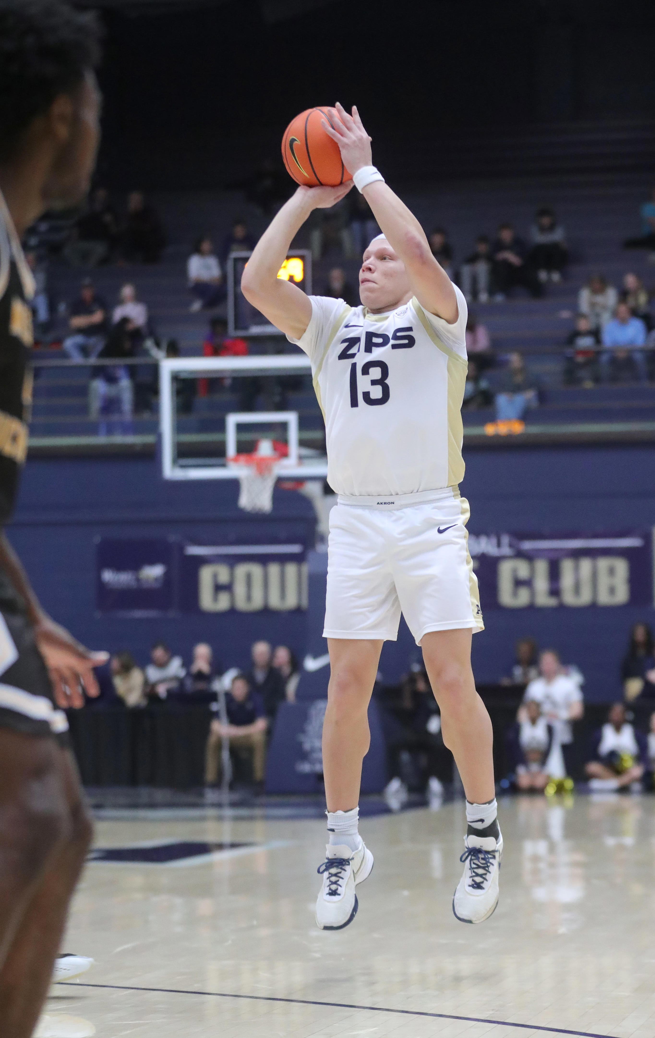 Akron Zips remain atop MAC men's basketball standings with 'modern NBA ...