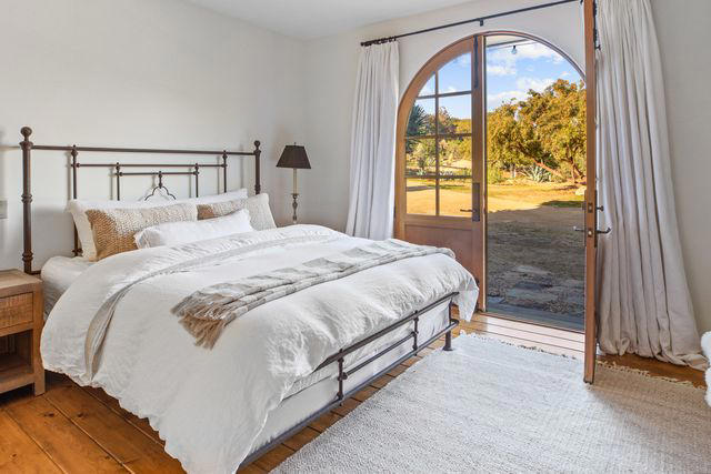 See Inside Renée Zellweger’s Former L.A. Home That She Sold to Move ...