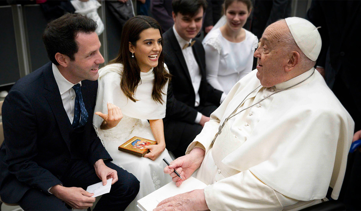 RTÉ's Colm Flynn jokes with the Pope while wife Paola gives Papal vibes ...