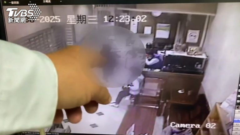 4女稱「公婆朋友」突襲登門 女怒控：建商騷擾