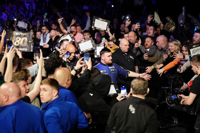 Raucous Glasgow crowd rattles Luke Littler as he criticises whistling fans