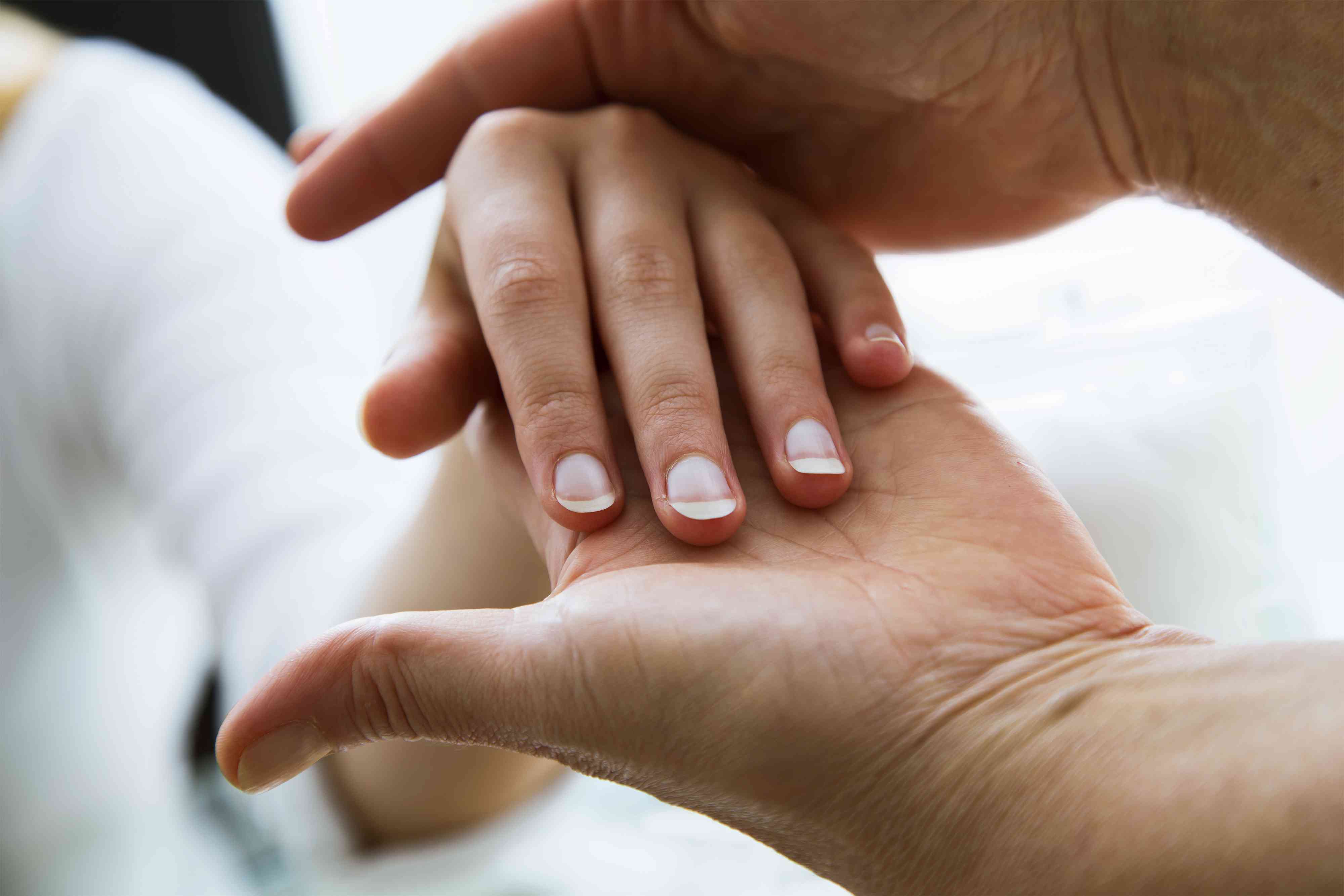 Symptoms and Causes of Clubbed Nails, Plus Treatment Options