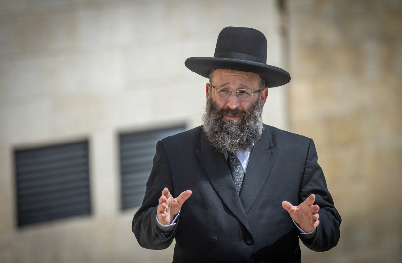 Western Wall Rabbi urges stone be returned from airport display
